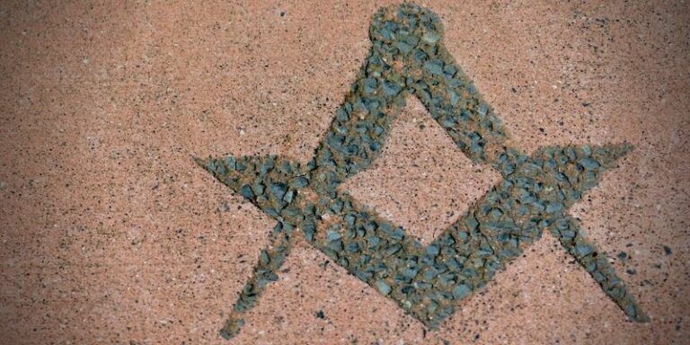 Grand Master’s Class or Traditional Degrees? - MasonicFind